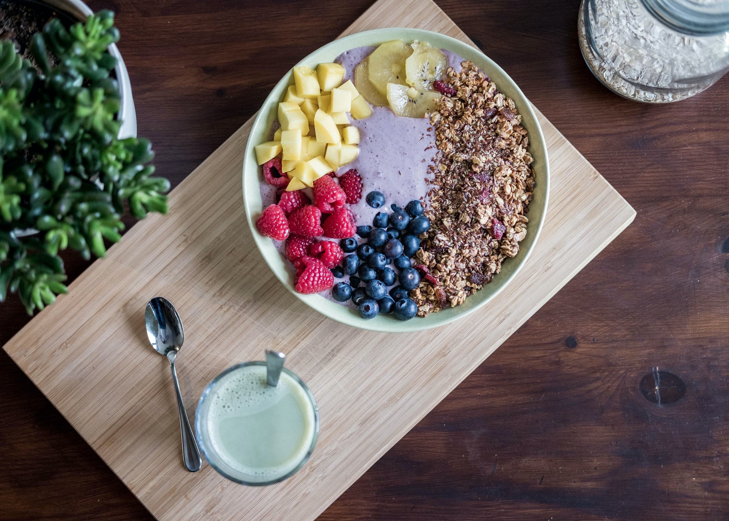 HOW TO EAT WELL AT WORK AND THRIVE – BN3TH.com